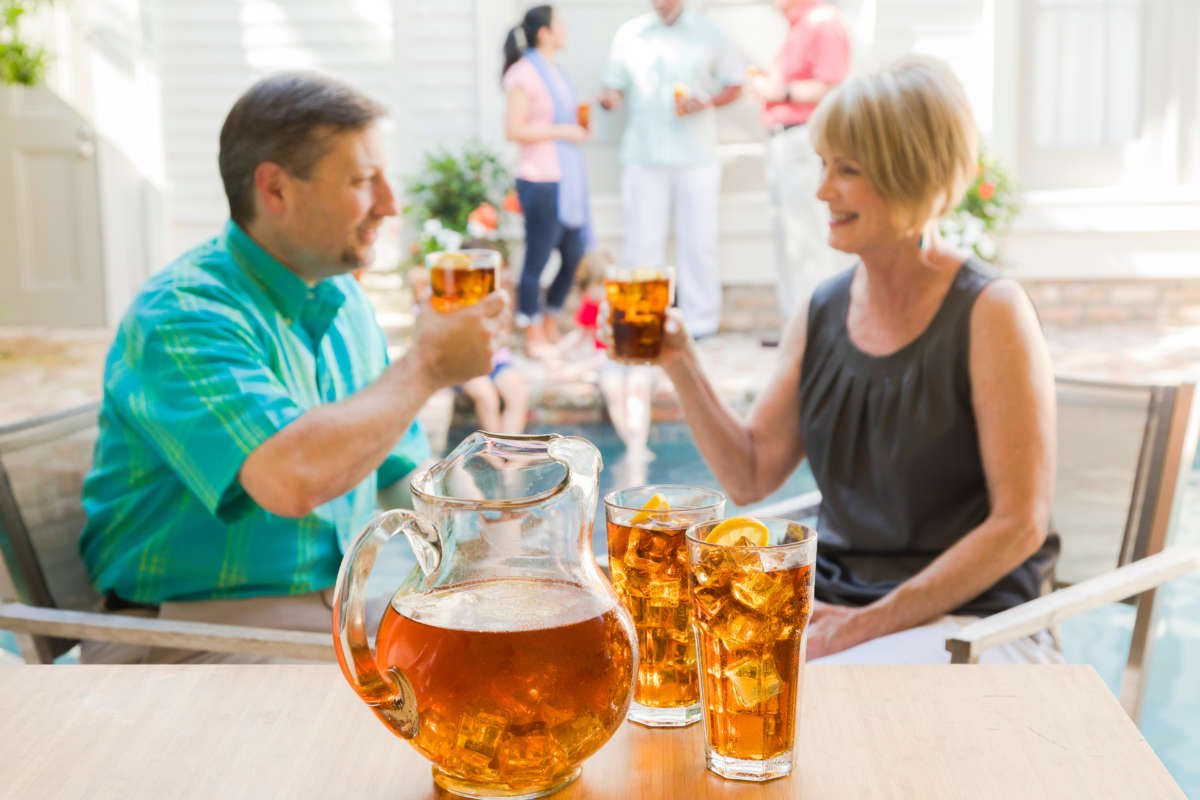 The Ultimate Guide to Making Southern Style Sweet Tea (Sweetened Iced ...