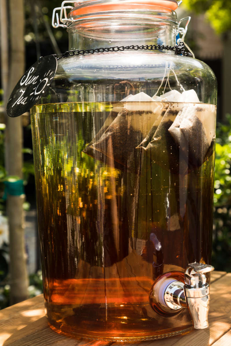 How to Make Sun Tea and Cold Brew Iced Tea - Luzianne Tea