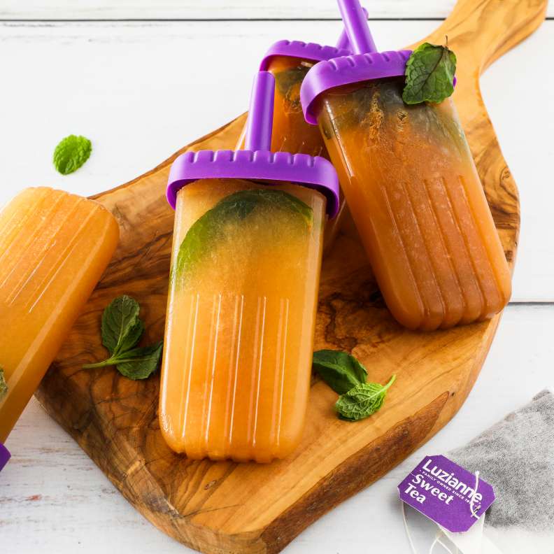 Manhattan on the Mississippi Sweet Tea Cocktail Recipe – Luzianne® Tea