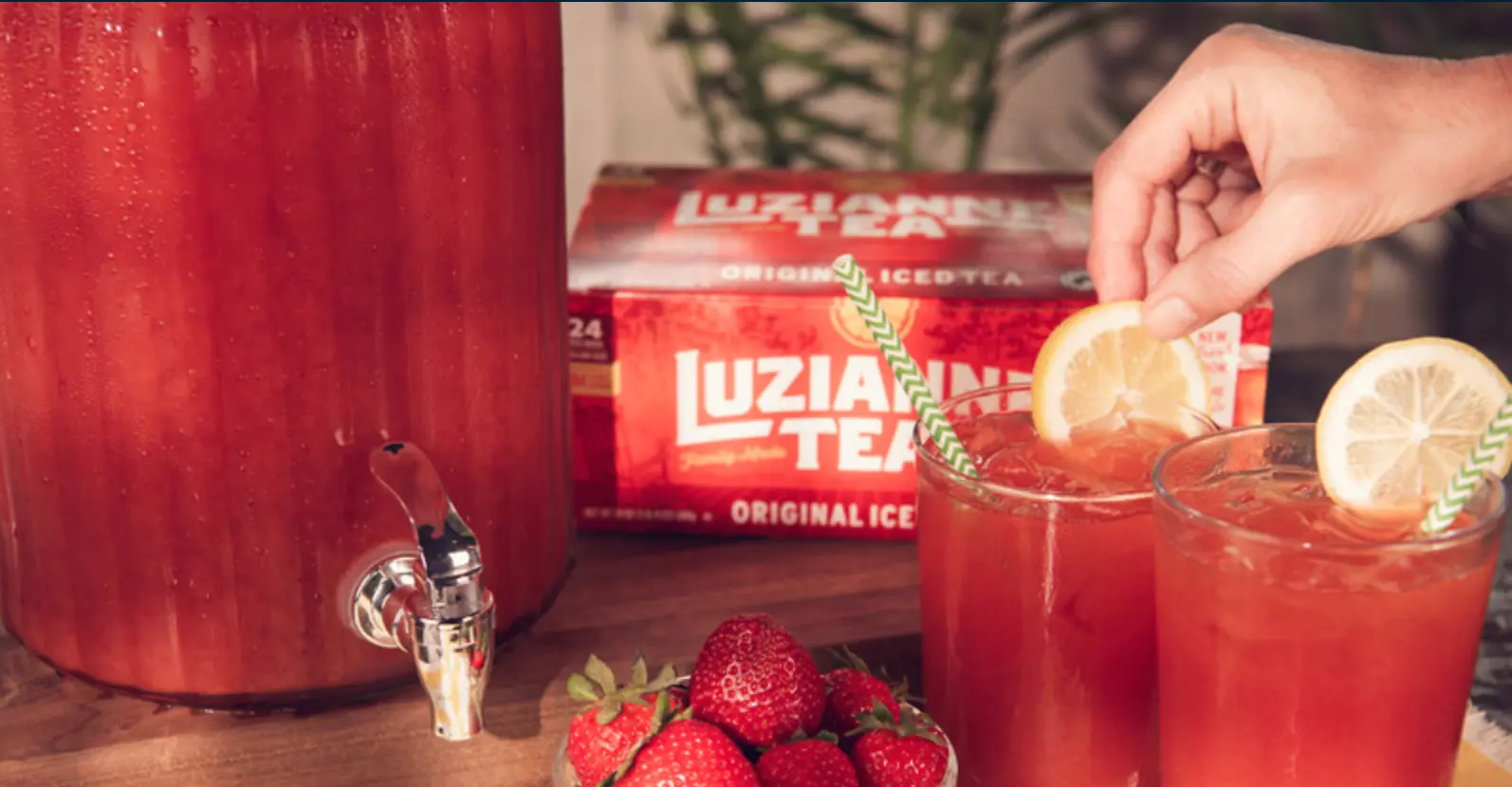 Manhattan on the Mississippi Sweet Tea Cocktail Recipe – Luzianne® Tea
