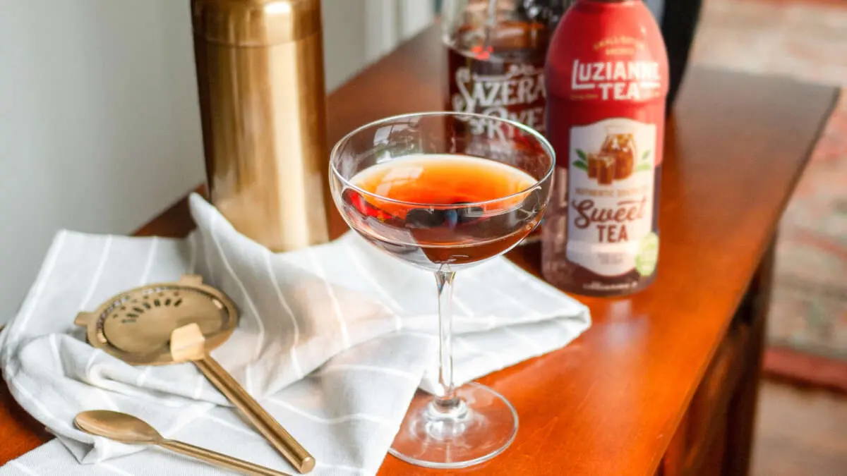 Manhattan on the Mississippi Sweet Tea Cocktail Recipe – Luzianne® Tea