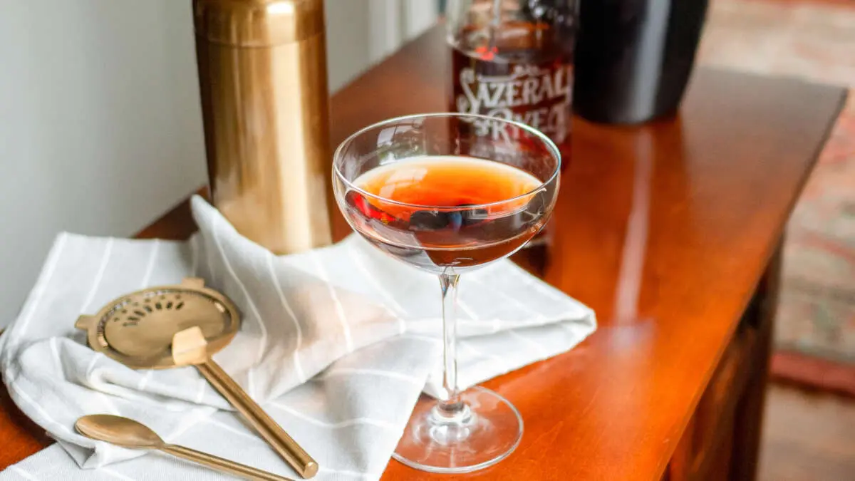 Manhattan on the Mississippi Sweet Tea Cocktail Recipe – Luzianne® Tea